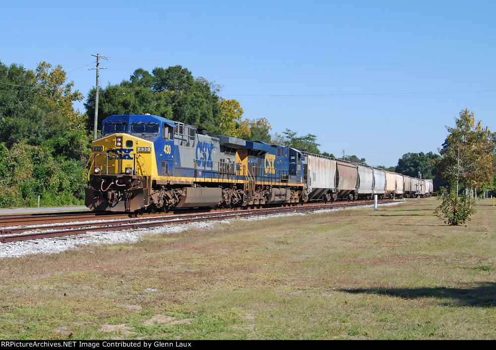 CSX 430 leads M735-25 west